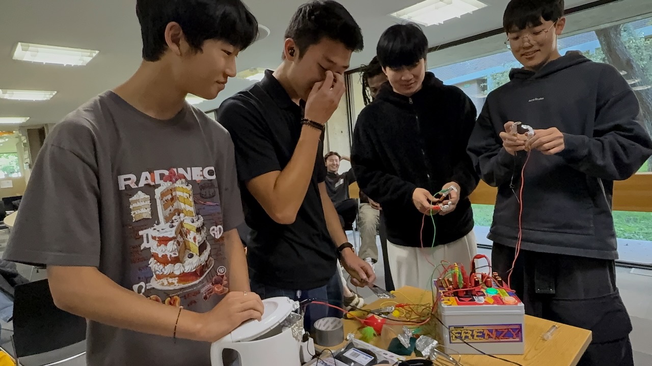 Library – 44 of 45 | Scrapyard Challenge Workshops